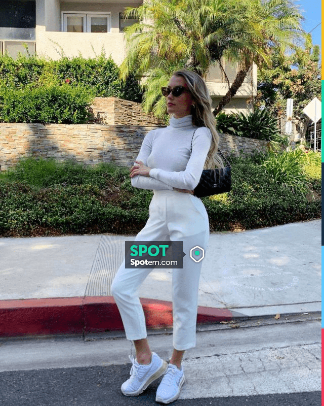 Le pantalon de Chloé Bleinc sur le compte Instagram de @chloebbbb | Spotern