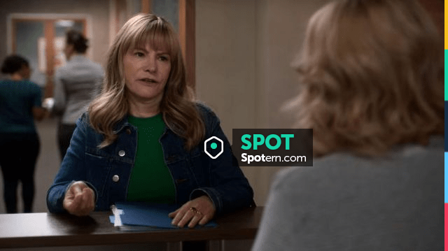 Veste en jean de Elsa Gardner (Jennifer Jason Leigh) dans Atypical ...