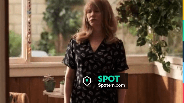 Hvn Maria Leop­ard Print Silk Mi­ni Dress worn by Elsa Gardner ...