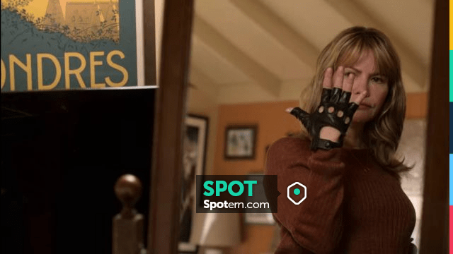 The sweater, brown, Elsa Gardner (Jennifer Jason Leigh) in Atypical ...