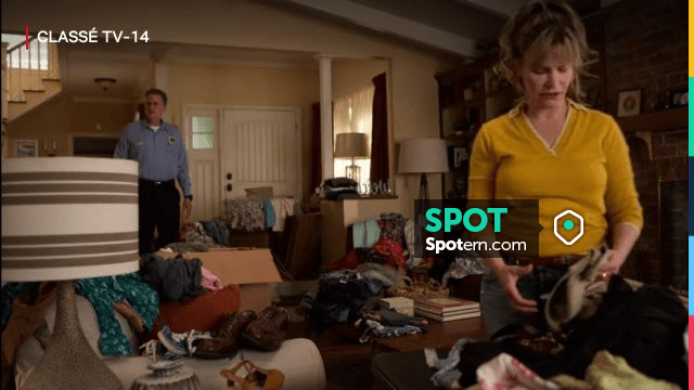 Pull jaune de Elsa Gardner (Jennifer Jason Leigh) dans Atypical (S03E04 ...