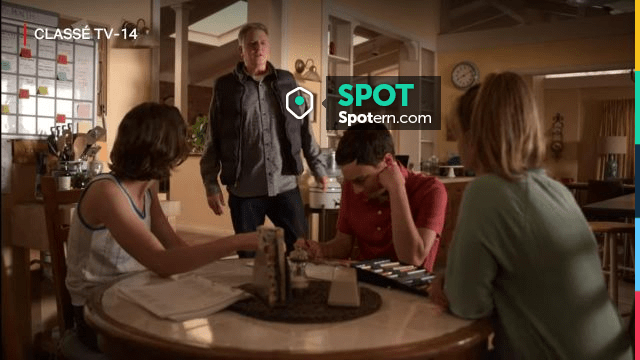 Chaqueta negra sin mangas de Doug Gardner (Michael Rapaport) en ...