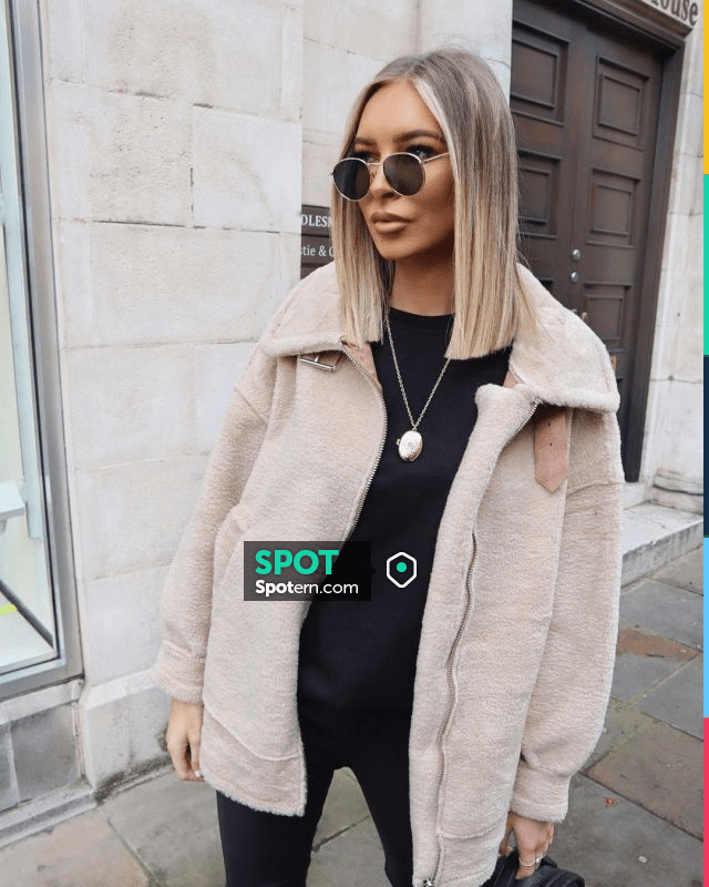 Black T-Shirt of Alexx Coll on the Instagram account @alexxcoll | Spotern