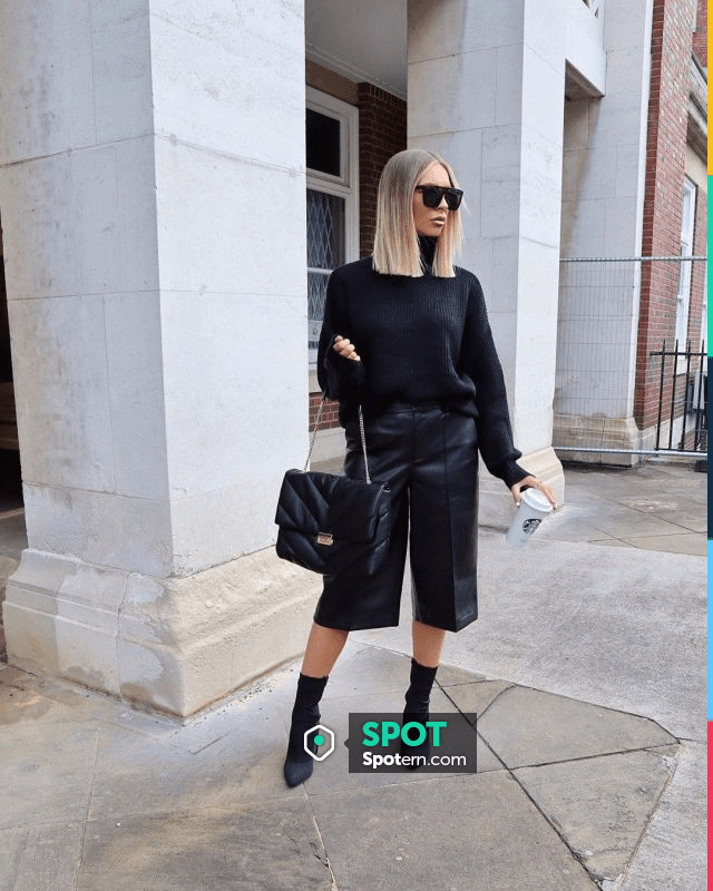 Botas negras de Alexx Coll en la cuenta de Instagram @alexxcoll | Spotern