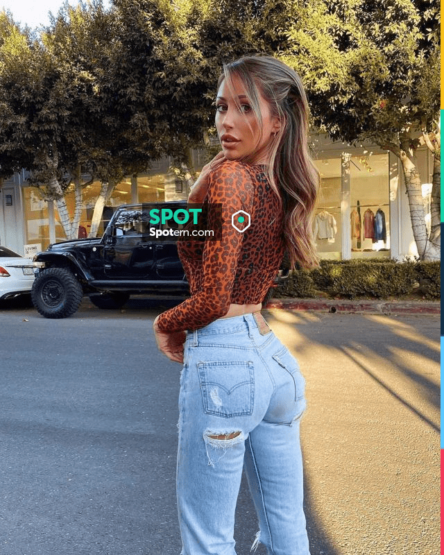 Top has long-sleeve printed leopard worn by Caroline Einhoff on his ...