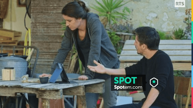 Pull noir côtelé col rond homme porté par Joachim (Robin Barde) dans ...