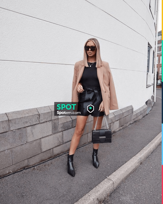 Short en noir de Alexx Coll sur l'Instagram account @alexxcoll | Spotern