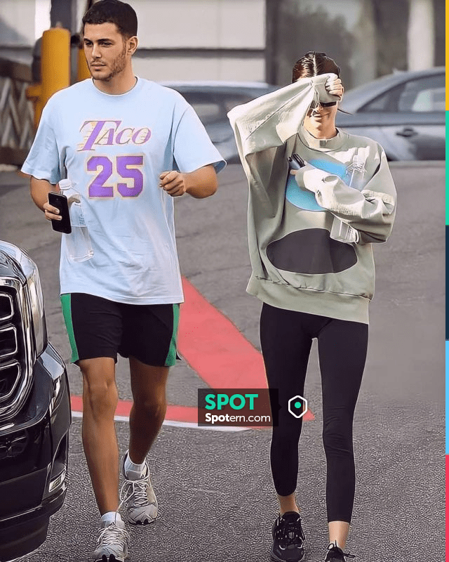 Alo Yoga Coast Leg­gings in Black worn by Kendall Jenner Tocaya ...