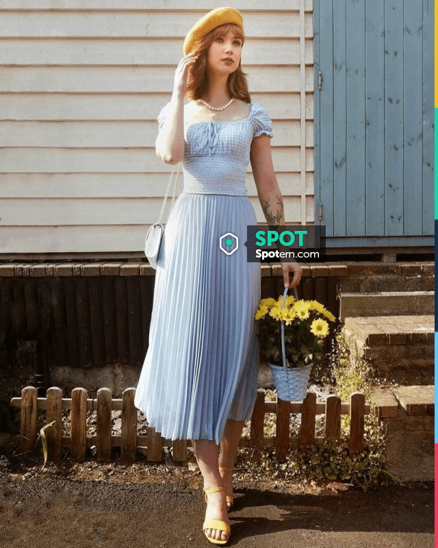 Falda larga azul de Abi Milner en la cuenta de Instagram @abigail ...