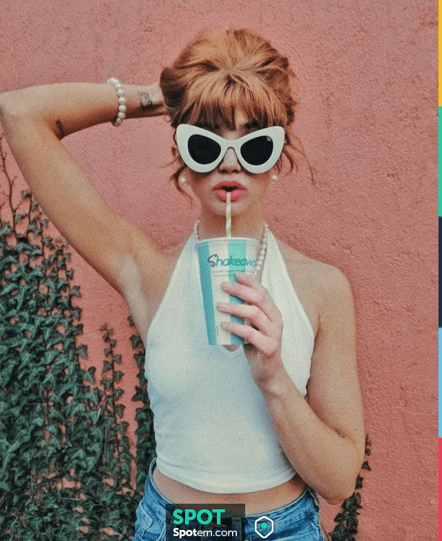 Hi­hgt Waist Jeans Blue of Abi Milner on the Instagram account @abigail ...