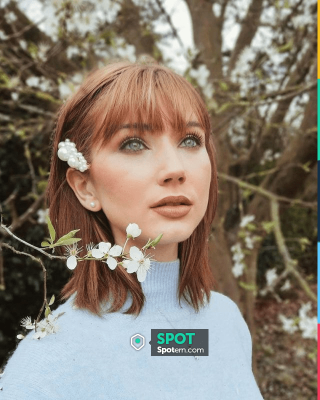 La lumière Bleu pull en Tricot de Abi Milner sur l'Instagram account ...