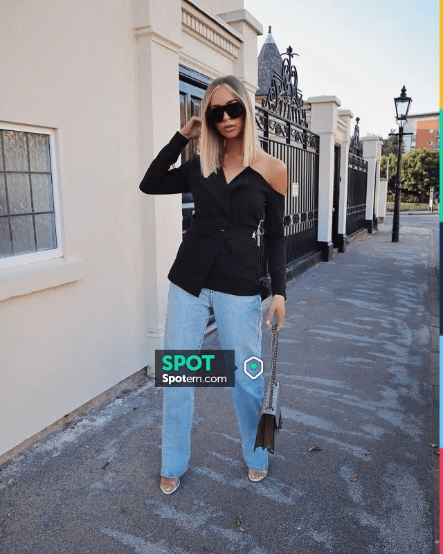 Jean bleu de Alexx Coll sur l'Instagram account @alexxcoll | Spotern