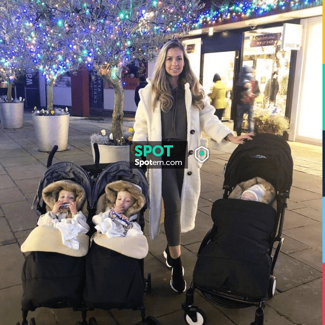 Maxi Borg Coat of Chloe Holland on the Instagram account @chloe_lauren ...