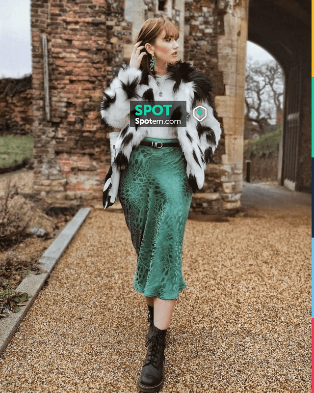 Print­ed White Coat of Abi Milner on the Instagram account @abigail ...