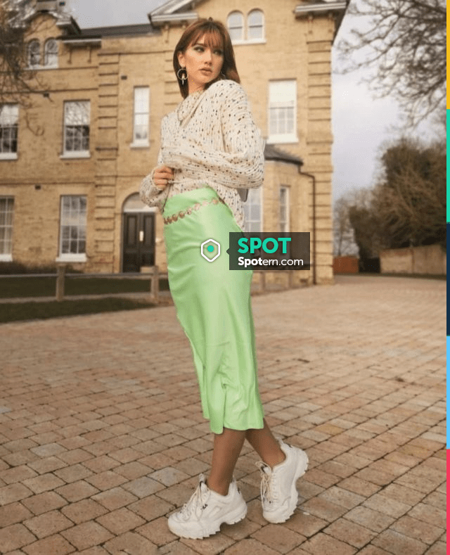 Satin vert Jupe mi-longue de Abi Milner sur l'Instagram account ...