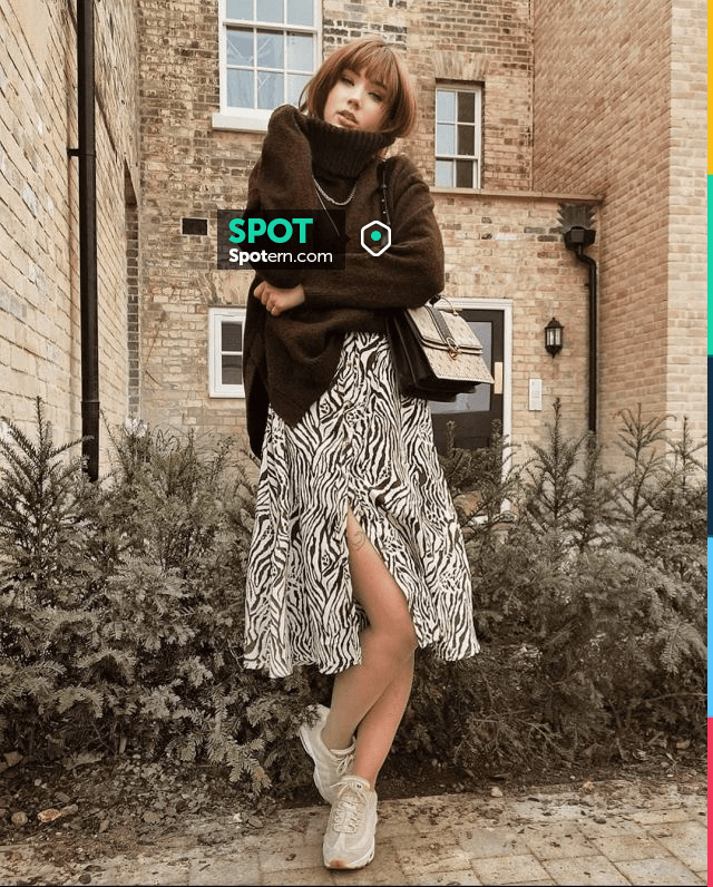 Brown Turtle­neck Sweaters of Abi Milner on the Instagram account ...