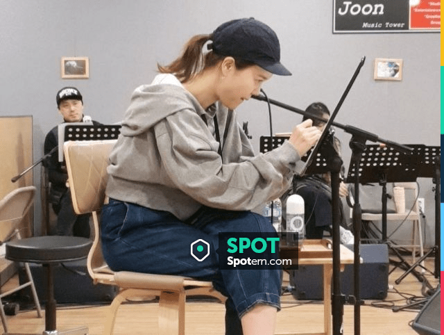 Panta-court of Baek Ji-young on the account Instagram of @baekzyoung ...