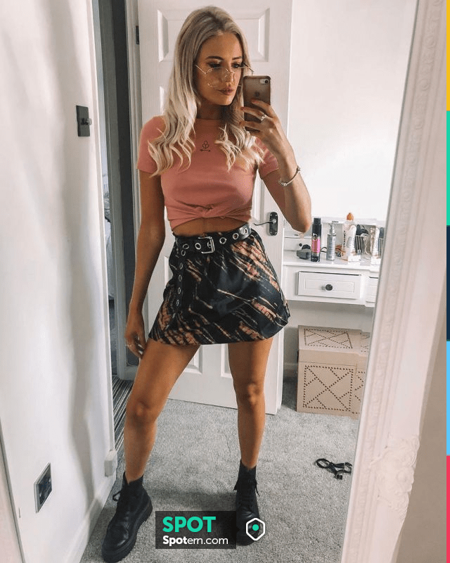 Asos Black Boots of Helena en la cuenta de Instagram @helenacritchley ...