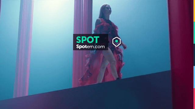 Red dress with long worn by Kim Chung-ha in 청하(CHUNG HA) - "Snapping ...