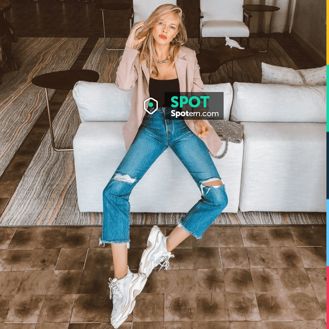 Blazer Pink Maggie en la cuenta de Instagram @maggiestories | Spotern