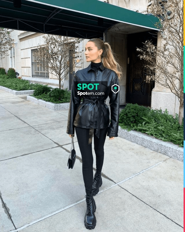La veste en cuir portée par Chloé Bleinc sur son compte Instagram @chloebbbb | Spotern