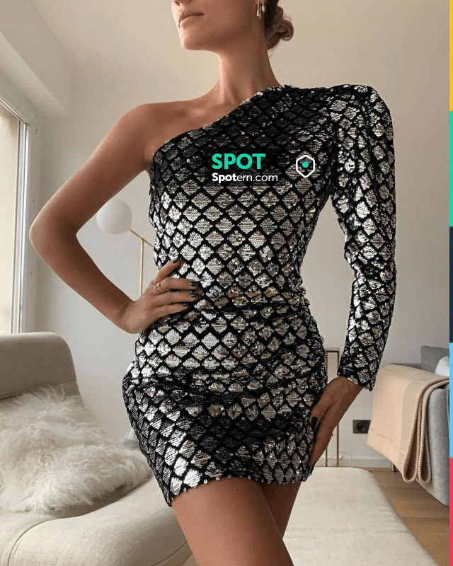 La robe à sequins portée par Chloé Bleinc sur son compte Instagram @chloebbbb | Spotern