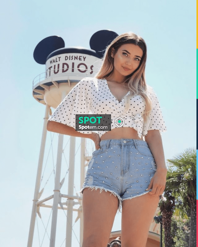 Top In White of Roxi on the Instagram account @roxxsaurus | Spotern