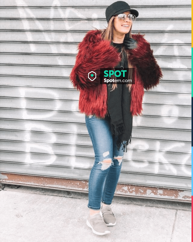 Bur­gundy Coat of María Lago on the Instagram account @marialago | Spotern