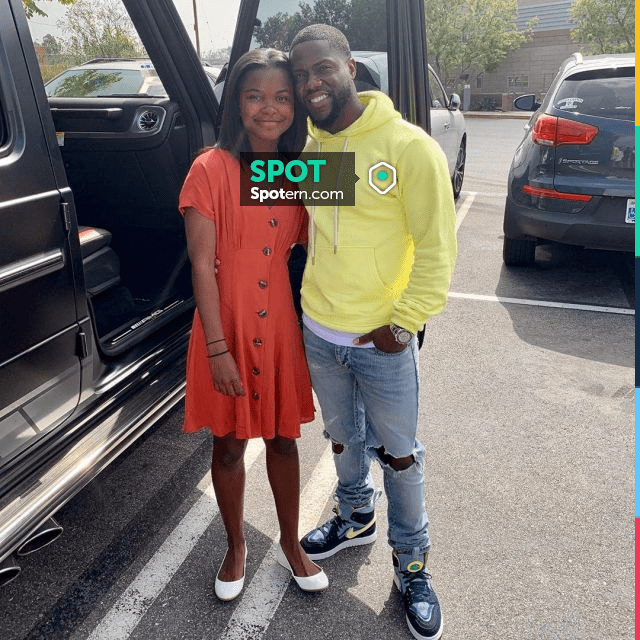 The hoodie is yellow with Kevin Hart on the account Instagram of ...