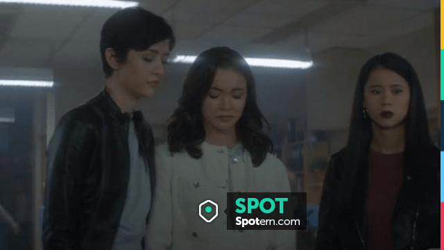 Maje White Violi tweed bouclé cropped jacket worn by Bess Marvin ...