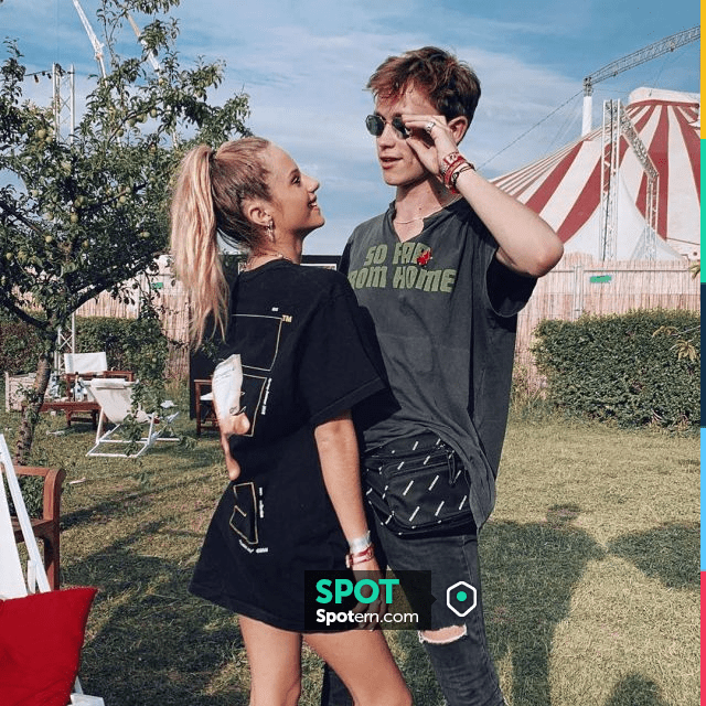 The black jeans torn Sundy Jules on the account Instagram of ...