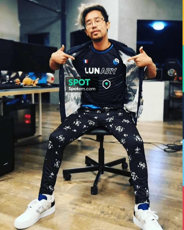 Camiseta oficial lunary 2018 de Sakor Ros en la cuenta de Instagram de @sakorlrb | Spotern