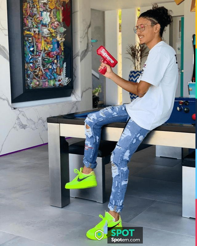 on the account Instagram of @moha_2mz | Spotern