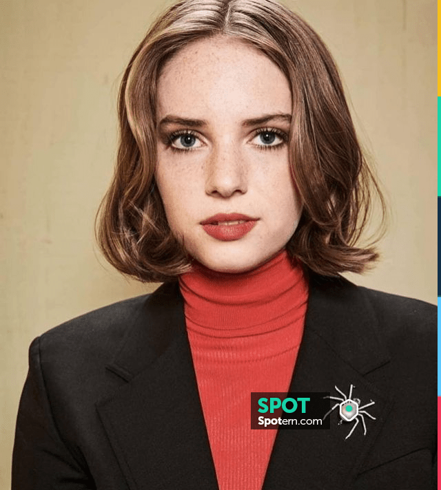 Broche araña de Maya Hawke en la cuenta de Instagram ...