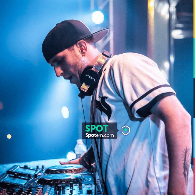 The jersey baseball worn by Illenium on the account Instagram of ...