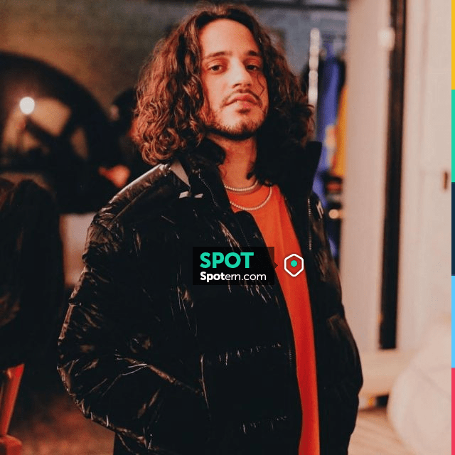 Sweatshirt red worn by Russ on his account Instagram @russ | Spotern