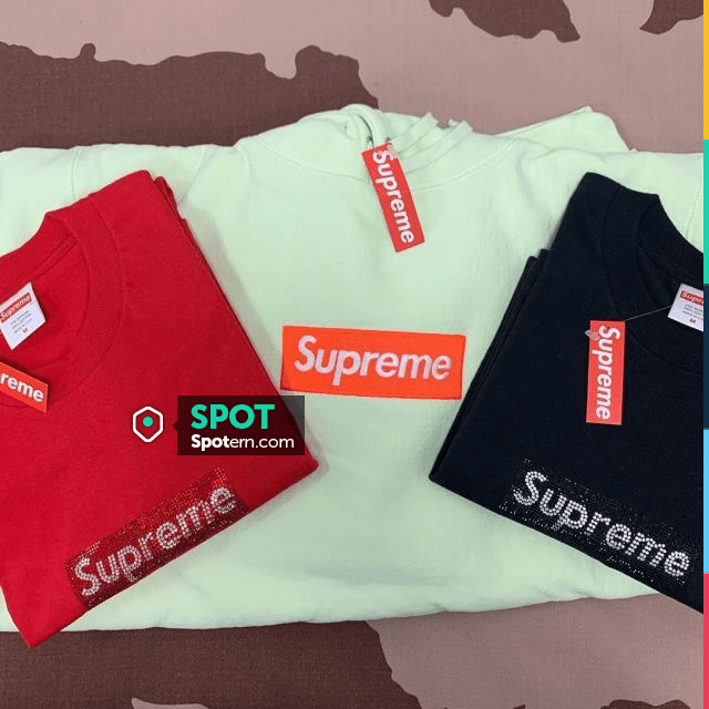 Supreme sur le compte Instagram de @clockers_paris | Spotern