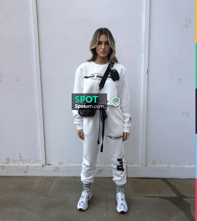 Cropped Sweater of Tia Lineker on the Instagram account @tialineker ...