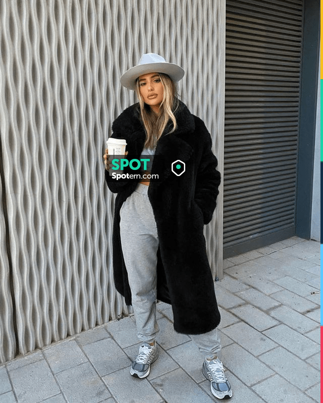 Black Over­sized Coat of Tia Lineker on the Instagram account ...