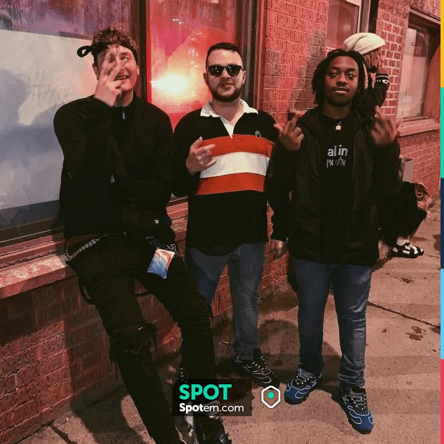 Paire de all in black porté par rowjay sur le compte Instagram de ...