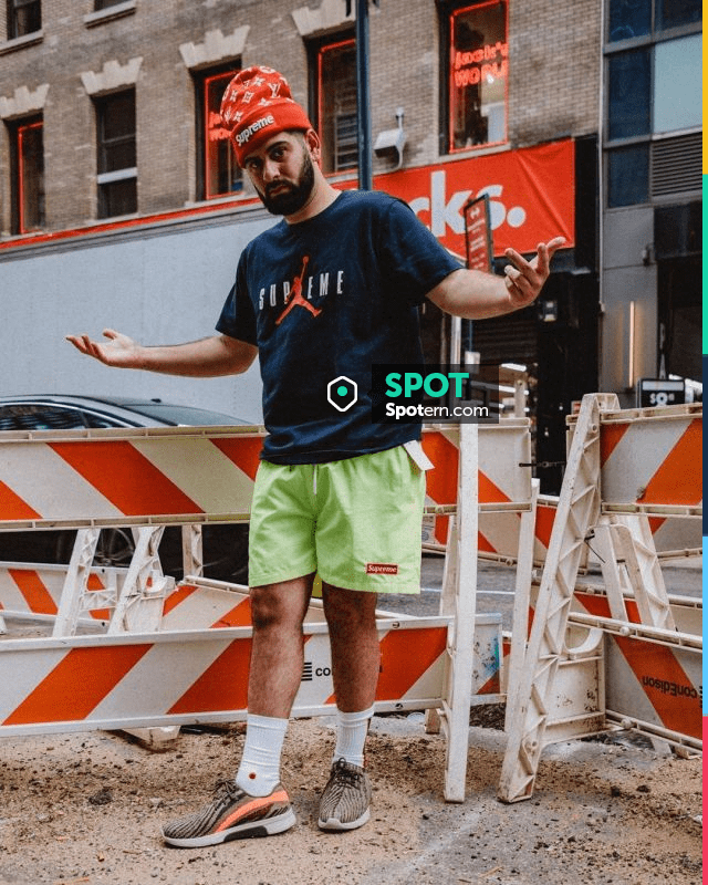 The t-shirt jordan Supreme Qias Omar's account on the Instagram of ...