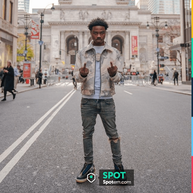 Sneakers beige and blue with zippers worn by Roddy Ricch on the account ...