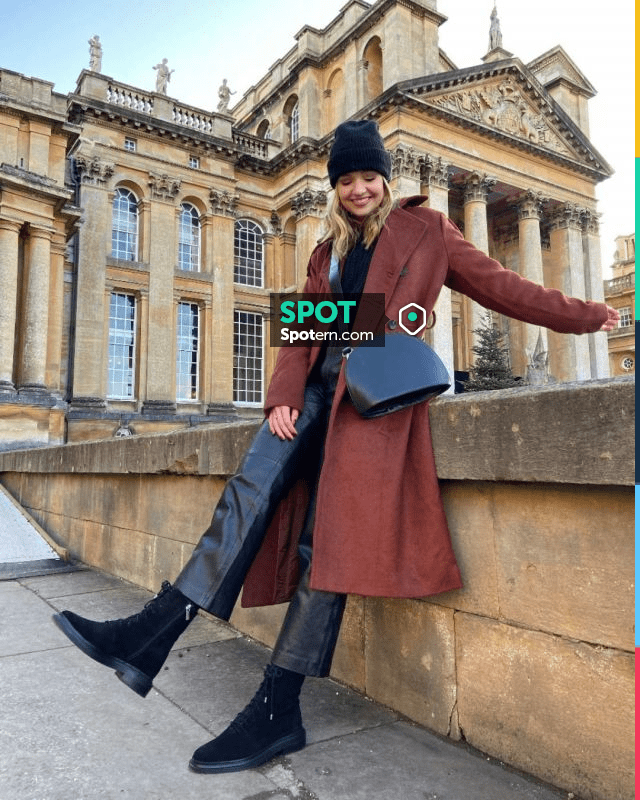 Coat oversize worn by a model on the account Instagram of @asos | Spotern