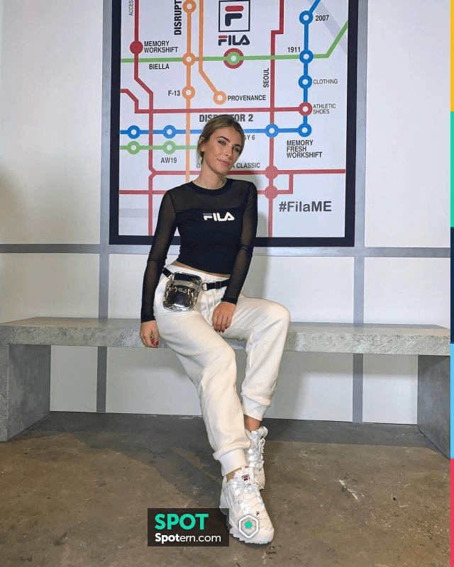 Les baskets blanches avec le logo Fila, d'Eva Colas sur le compte ...