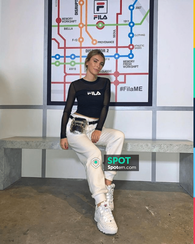 The jogging pants, cream-colored Eva Colas on the account Instagram of ...