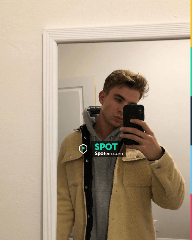 Oversize jacket beige worn by aaron rhodes on the account Instagram of ...