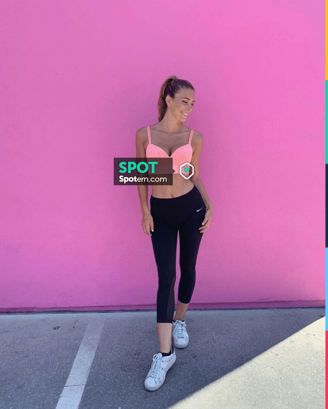 La brassière de sport rose d'Eva Colas sur le compte Instagram de ...