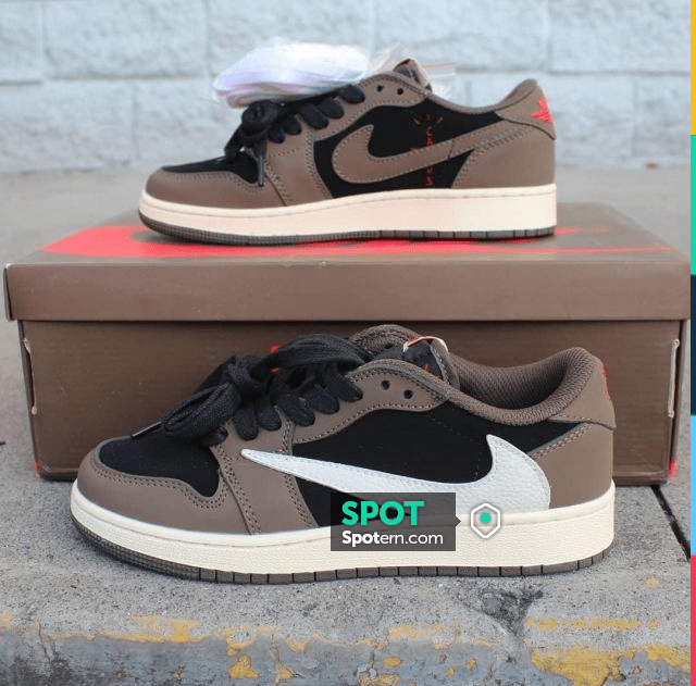 Jordan 1 Retro Low OG SP Travis Scott sur le compte Instagram de @cavarez_ | Spotern