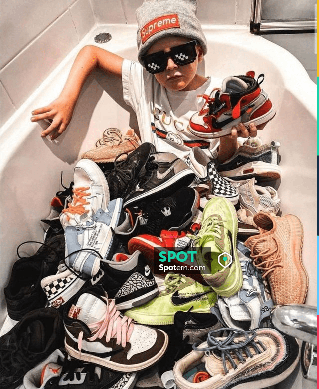 Air Force 1 Low Off-White Volt on the account Instagram of @cavarez_ | Spotern