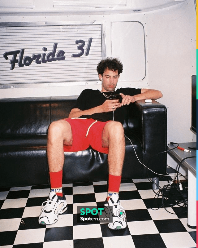 Les sneakers blanches et noires portées par JeanJass sur le compte ...